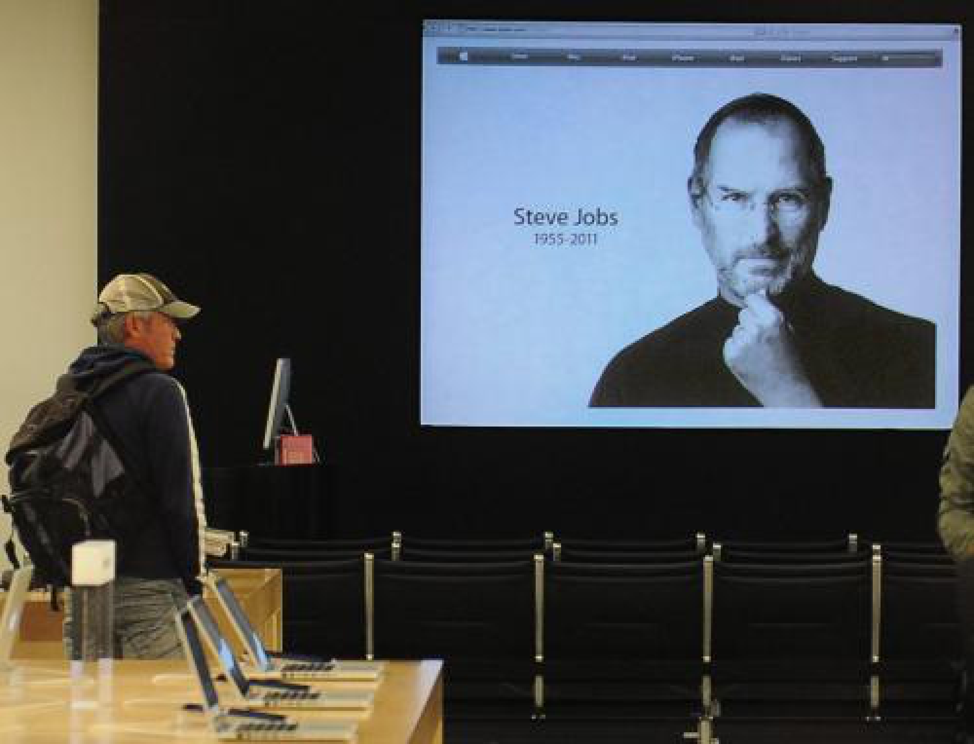 Steve Jobs, the king of tech, dies at 56