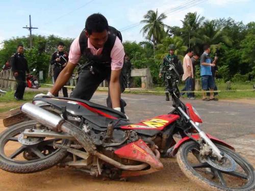 Official among 6 shot dead in Pattani attacks