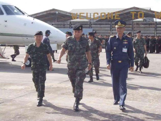 Army chief follows up on Pattani bombing