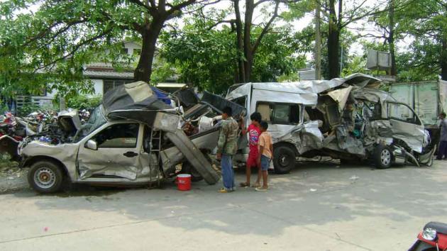 18-car accident kills three and injures 20 in Saraburi