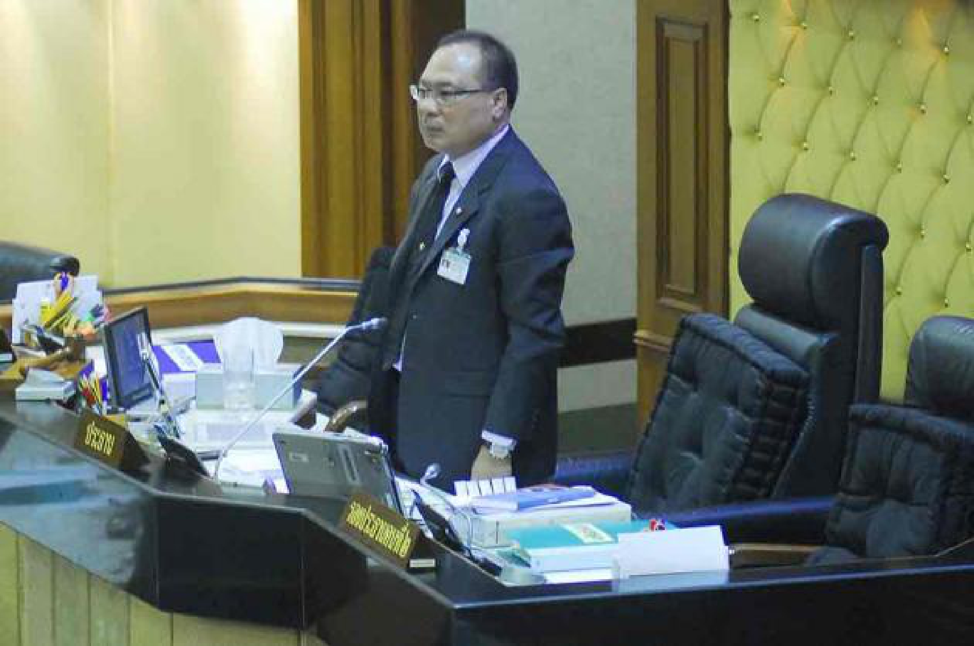 Tempers frayed over 'Hasty Constitution for Thaksin'