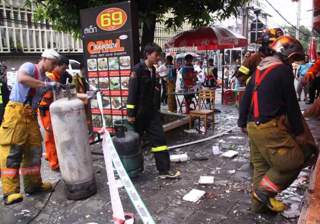 Gas explosion rips through restaurant