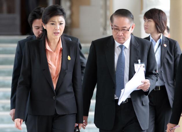 'Crisis looms if Yingluck won't act'