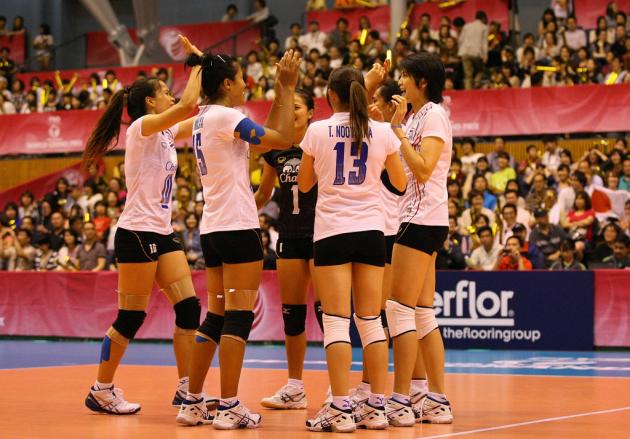 Spikers conquer hosts in thrilling comeback