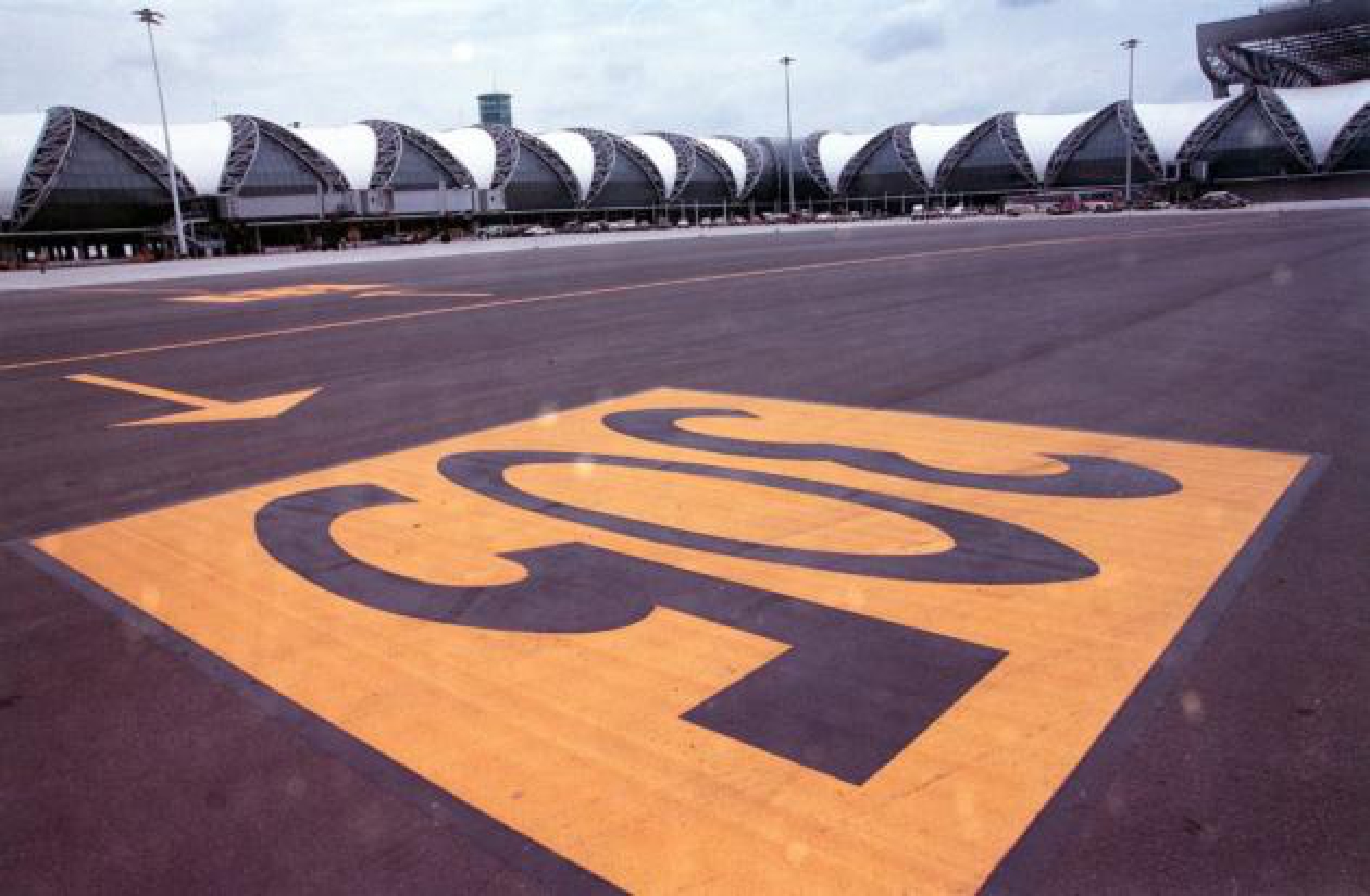 11 flights affected by West Runway's crack