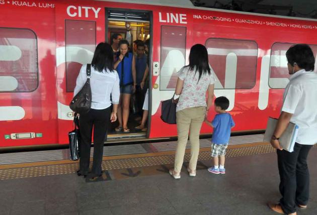 MRT, BTS fares to drop to Bt20 within two years