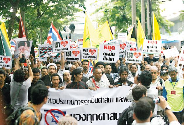 Anti-US protest forces embassy to shut early