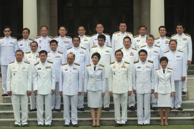 Yingluck leads new ministers in oath-taking ceremony before King