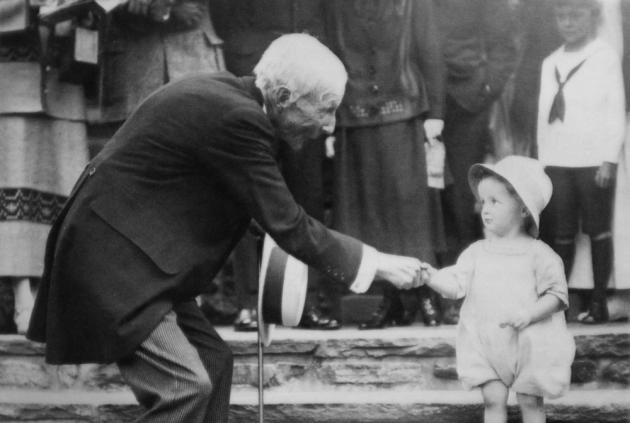 Rockefeller legacy extended to new issues