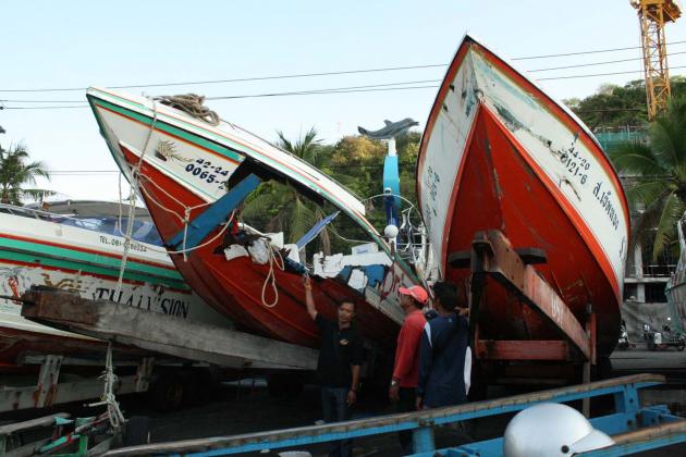 Tourists badly hurt in speedboat collision off Koh Lan