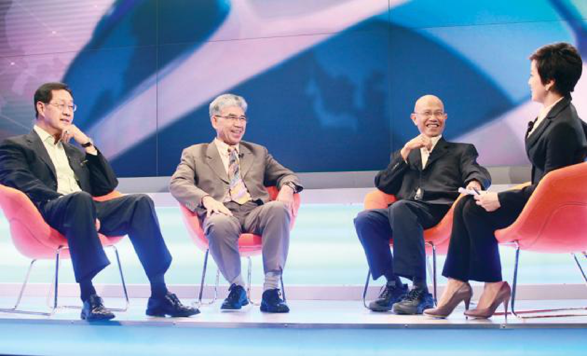 Top commentators in Thai PBS line-up