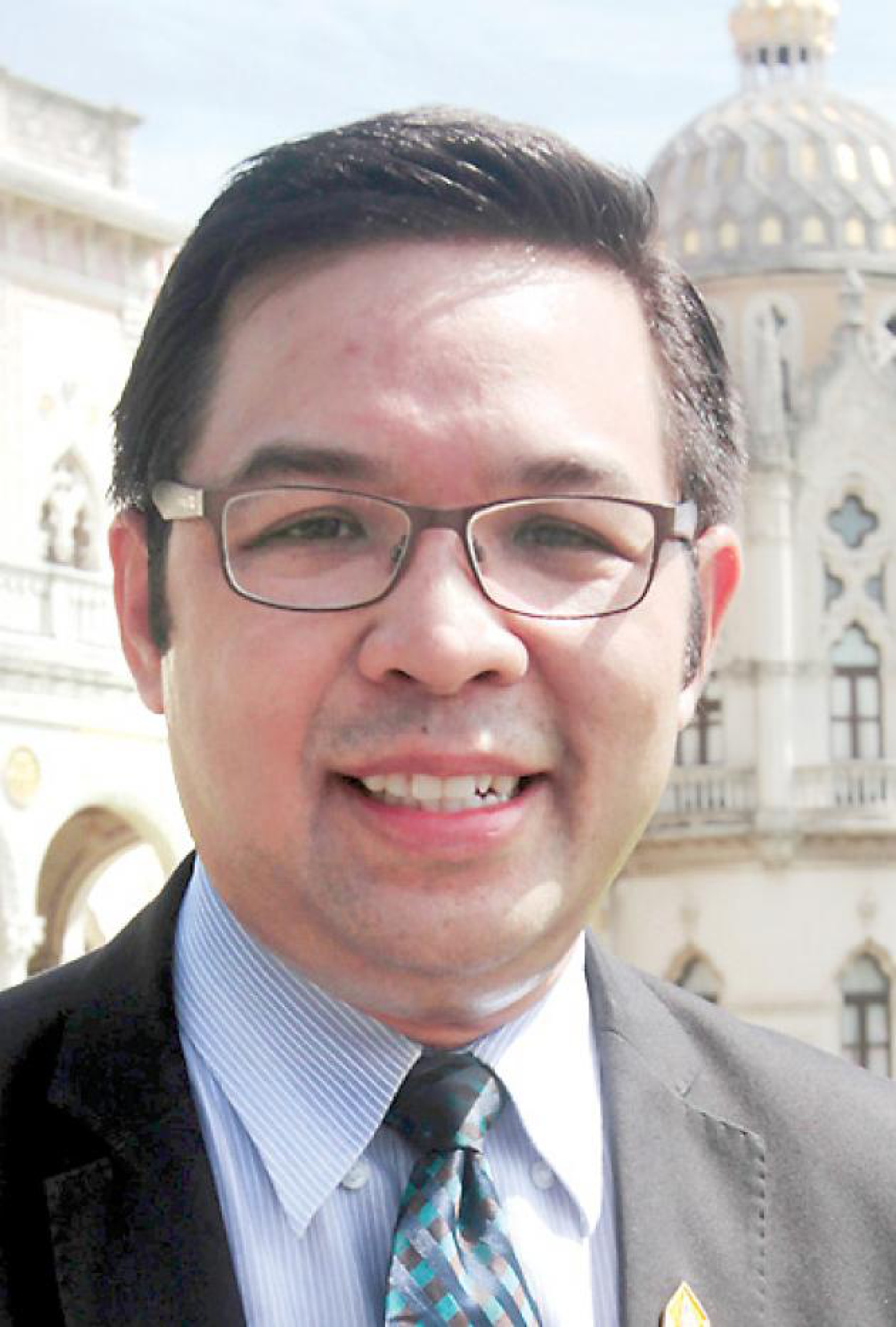 New government spokesman speaks of challenges ahead