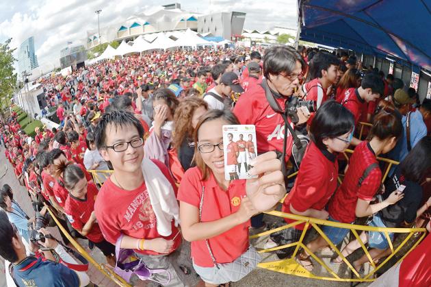 Mad Red crowd at Rajamangala