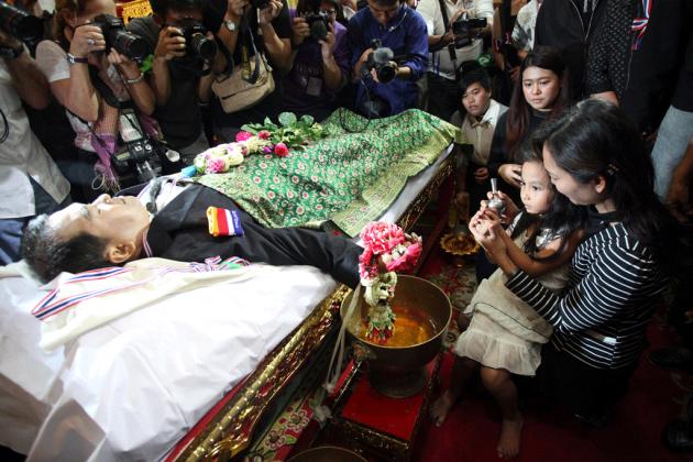 Protester says he clearly saw Suthin's killers