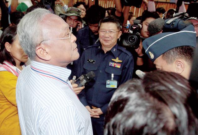 Anti-government rotesters raid EC-govt meeting on polls