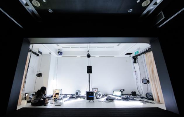 Study on veiled power wins art prize