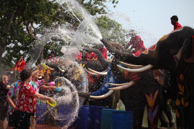 Road toll hits 25 on first day of Songkran