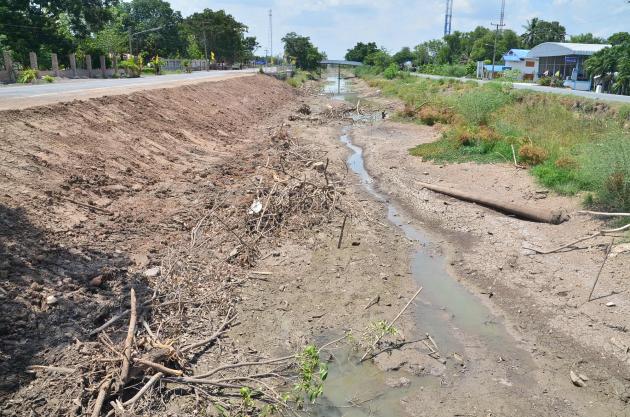 No water to grow any plants, farmers say