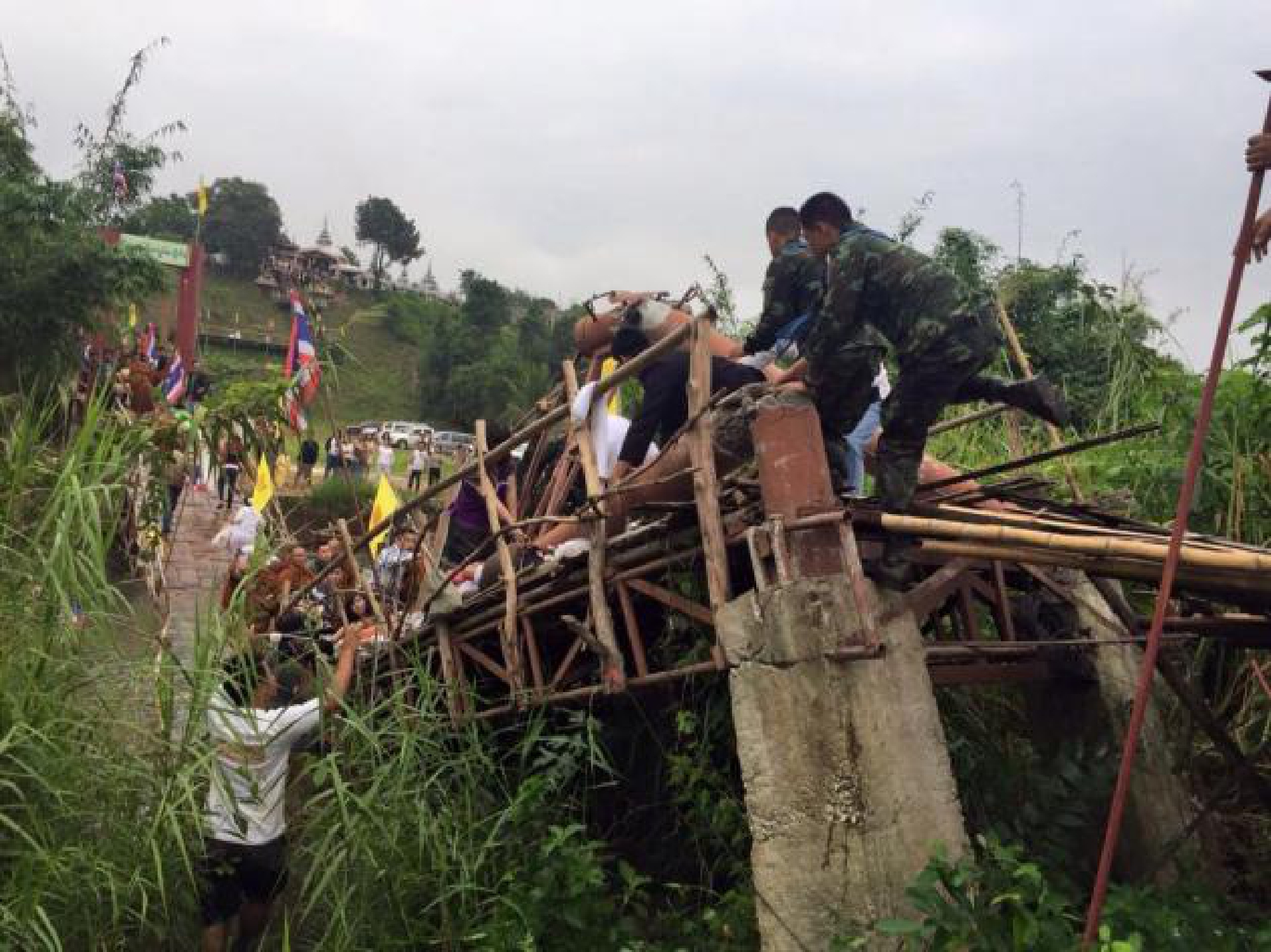 Bridge collapses under weight of 500 devotees, 10 injured