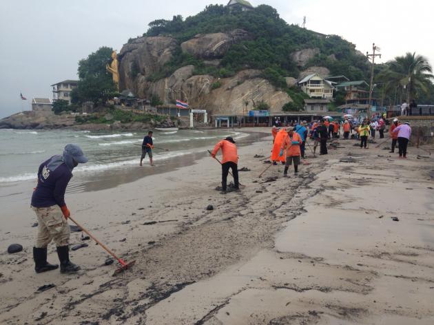Hua Hin beach oil clean-up begins