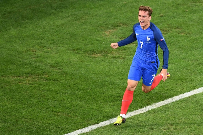 France strike late to beat Albania and go through