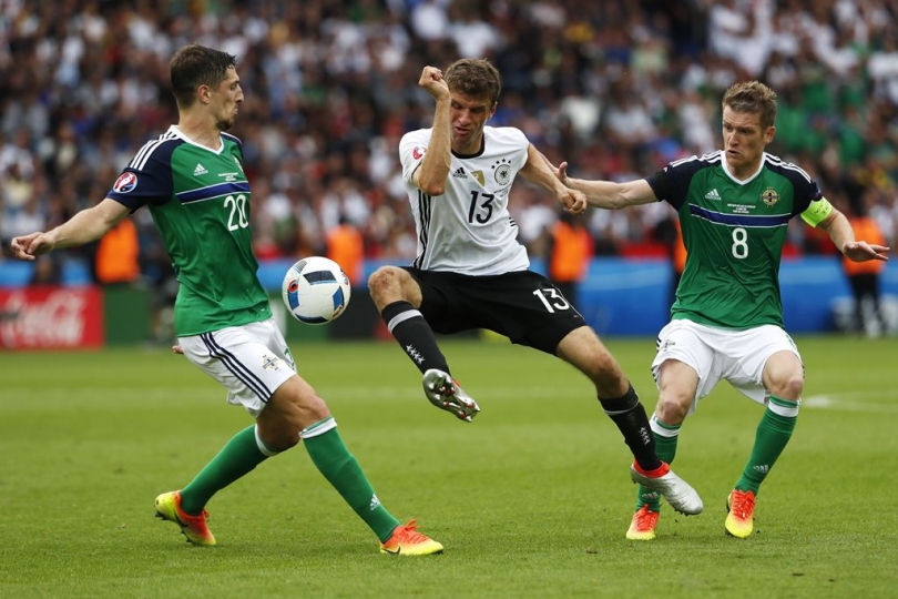 Gomez guides Germany into Euro 2016 knockouts