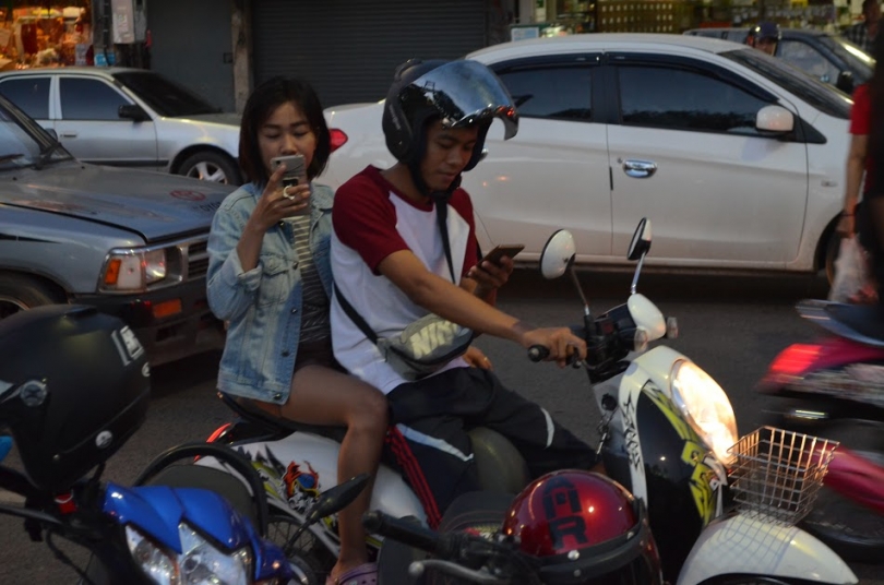 Drivers playing Pokemon Go face arrest as fad continues