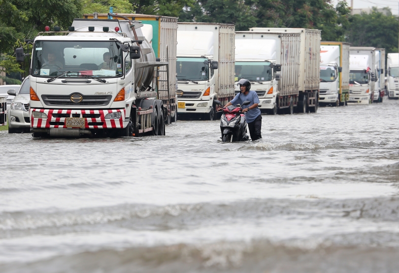 Northeast hit by flooding as severe weather moves south