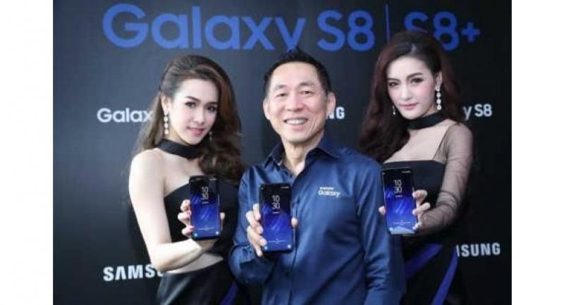 Samsung rolls out two new premium smartphones
