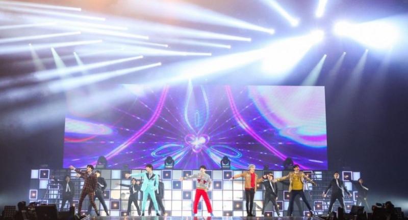 SHINee puts on a spectacular show