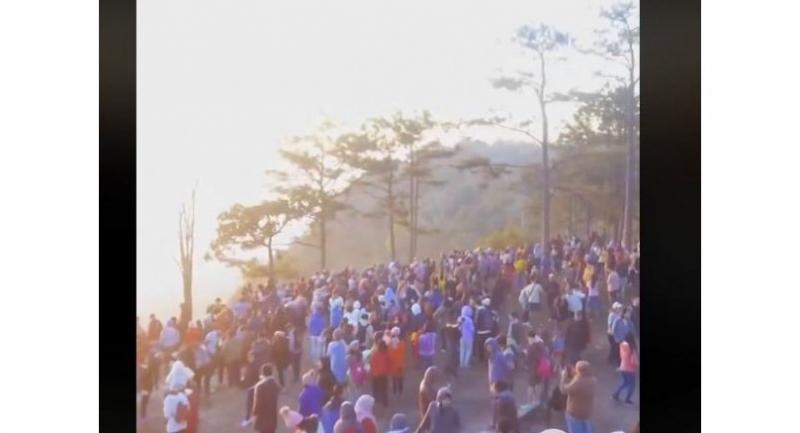 Loei border town busy with long-weekend tourists