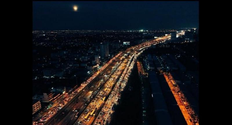 Traffic chaos as city hit with heavy morning downpour