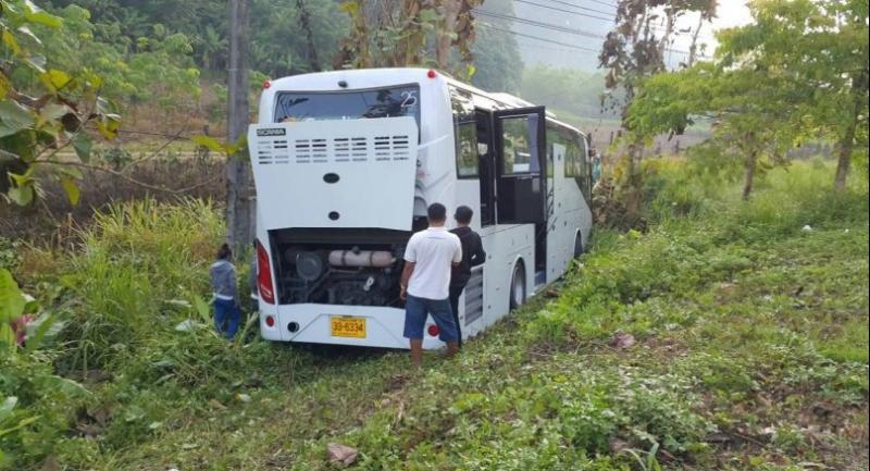 Three Russian tourists injured in Krabi bus crash