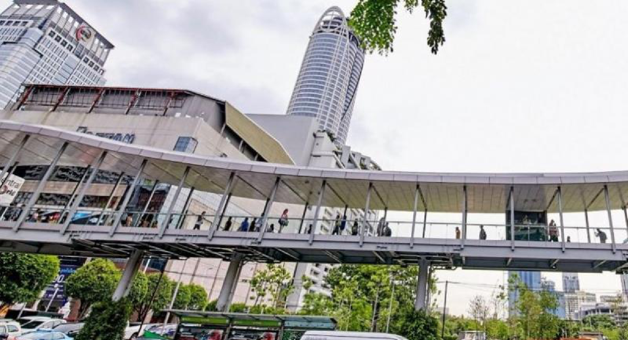 Elevated Ratchaprasong walkway construction continues