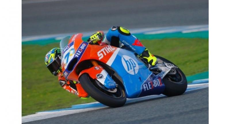 Martin crashes as new Moto2™ era begins, MotoE™ get out on track