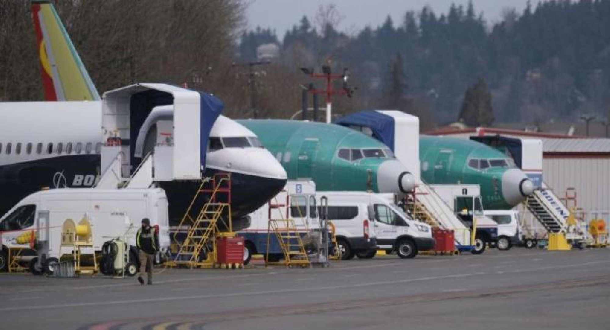 Boeing suspends 737 MAX deliveries as France probes black boxes