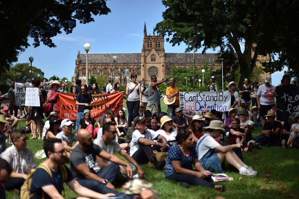 Thousands protest in US, Europe over Trump travel ban
