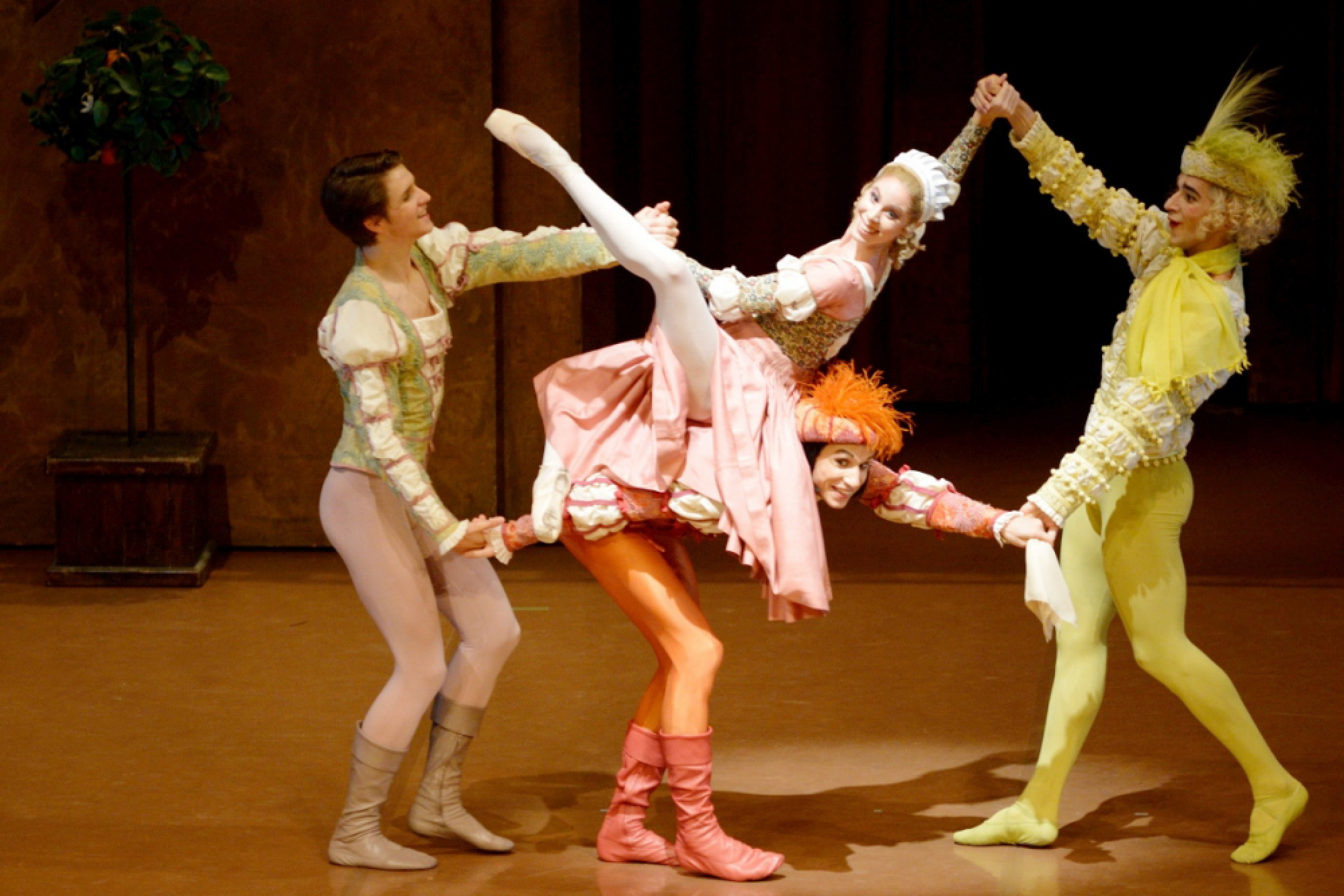 Dance with me, Kate!