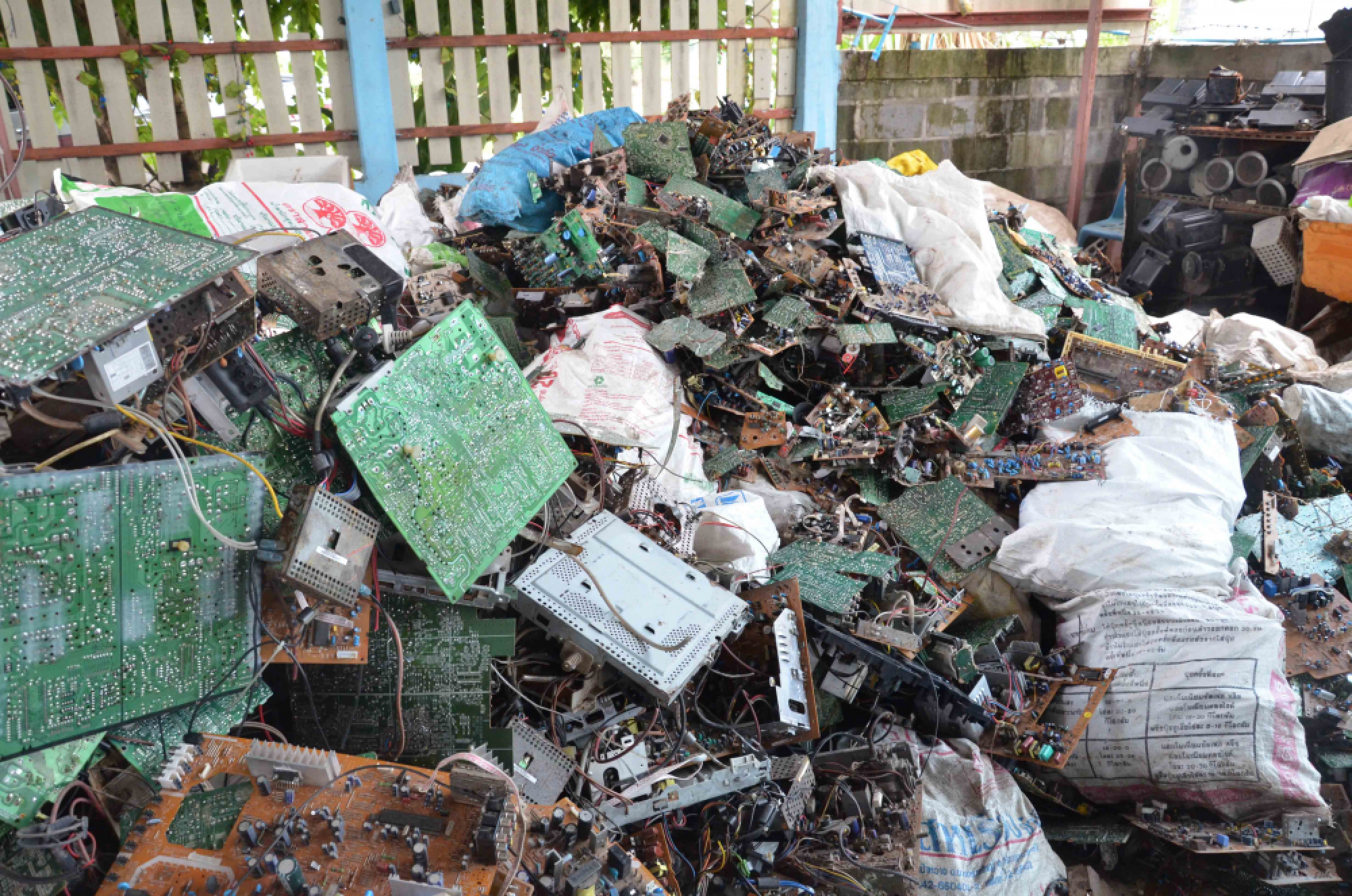 Govt considers ‘total ban’ on the import of e-waste
