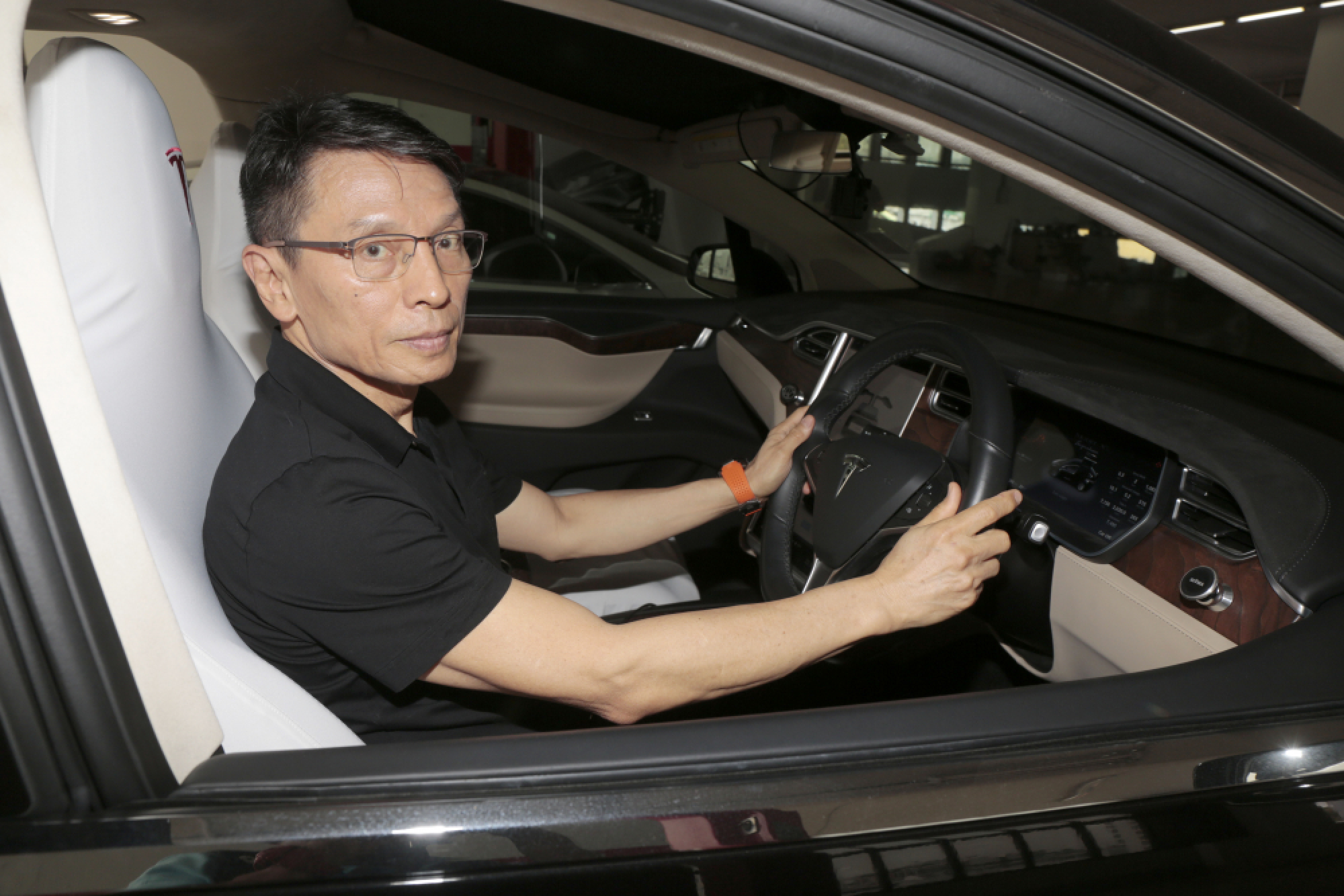 Proud Tesla owner recounts experience driving a fully electric vehicle