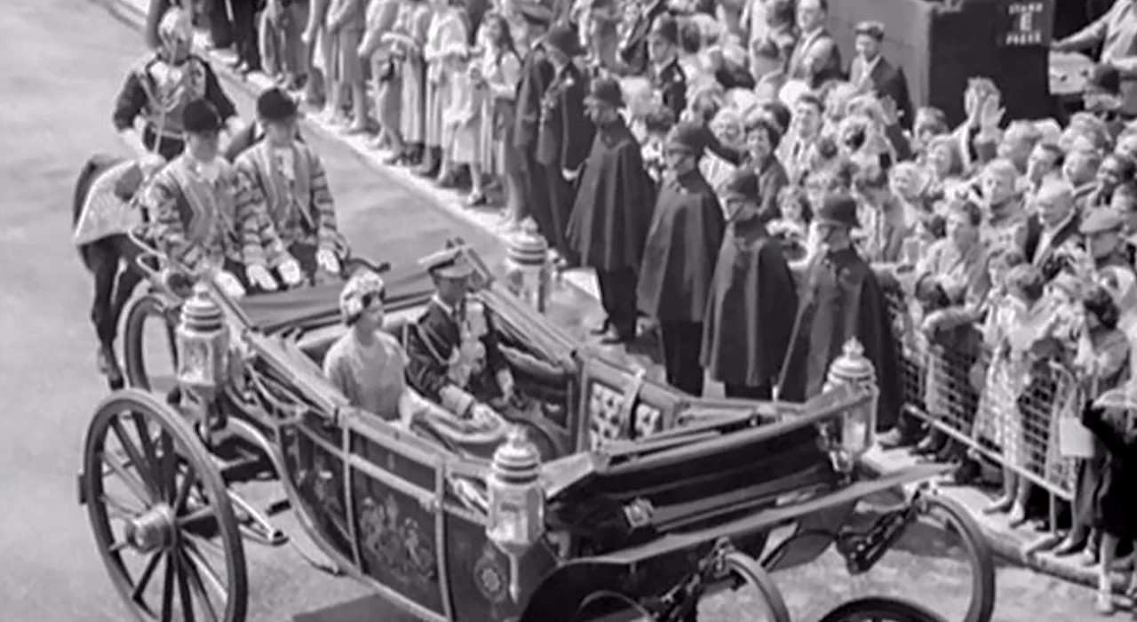 Queen Elizabeth II Shared Tight Royal Bond With King Bhumibol ...