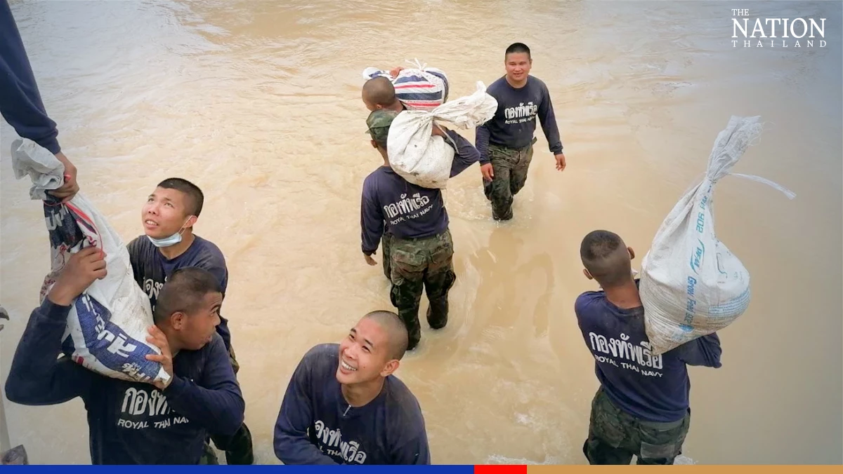 Prayut deploys soldiers for flood operations in Bangkok, across country