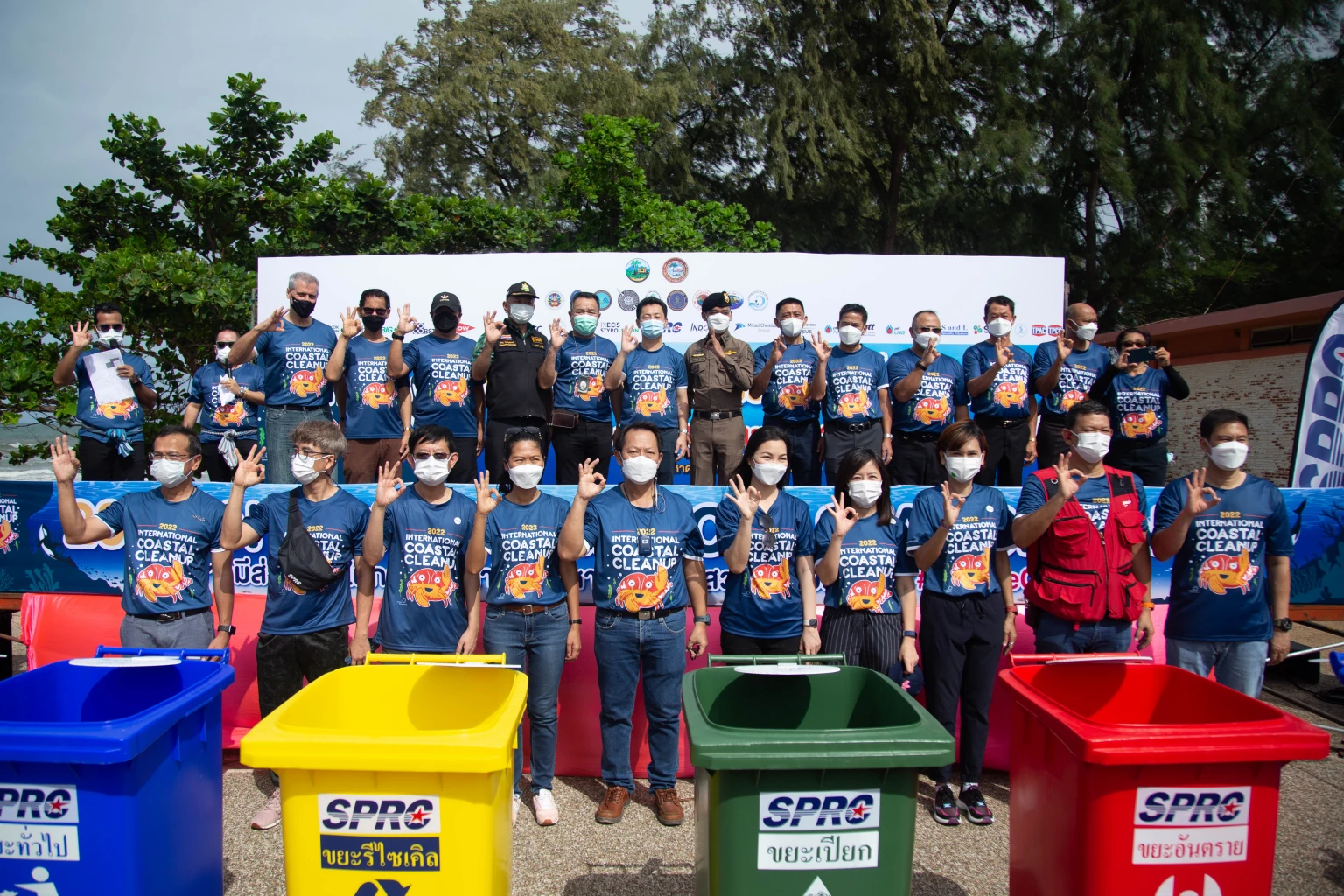 SPRC, IEAT and partners bunch up more than 1,000 volunteers to clean up Mae Ramphueng Beach, Rayong
