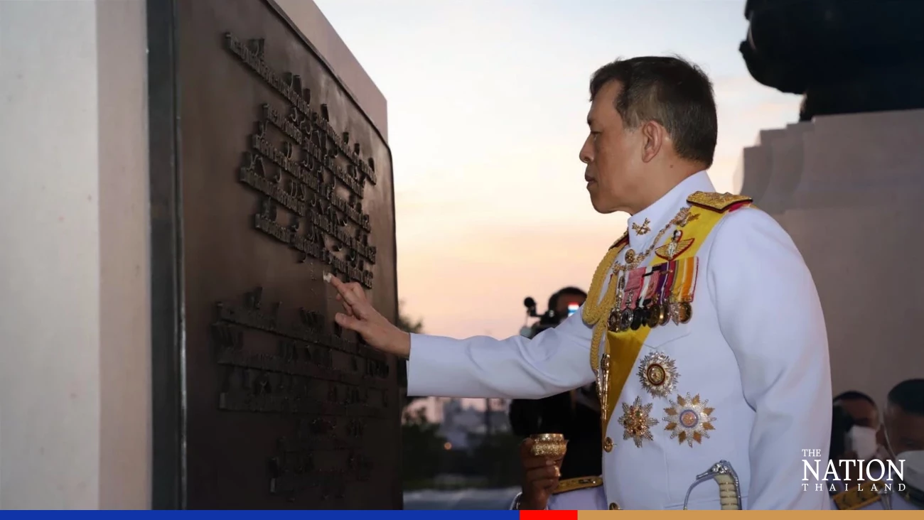 King and Queen visit Bangkok’s new public park to unveil King Rama IX ...