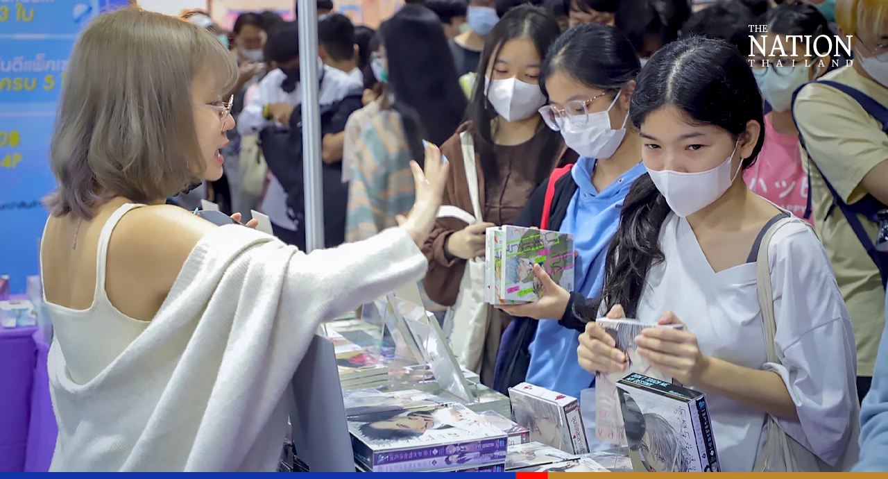 Avid readers queue for hours on first day of book fair