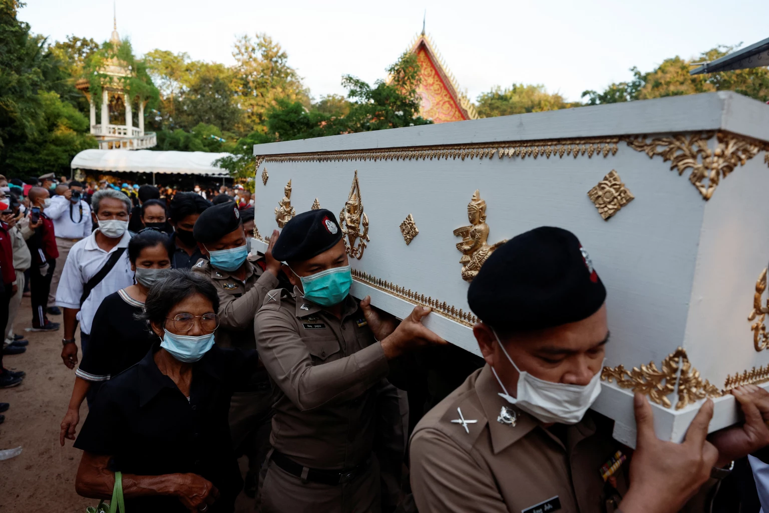 Thai massacre victims 'sent to heaven' in mass cremation