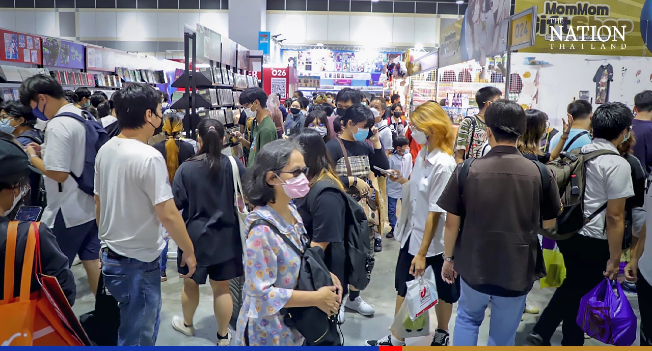 Avid readers queue for hours on first day of book fair