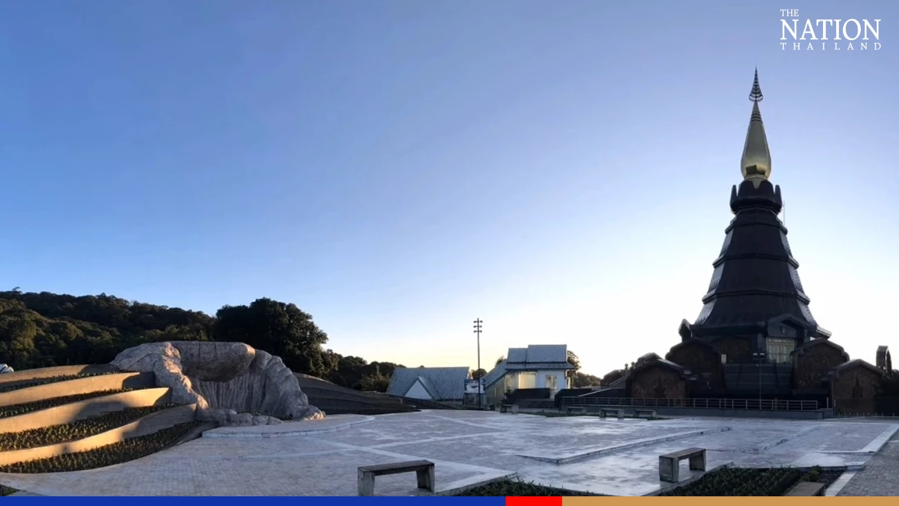 Visitors throng Doi Inthanon to catch glorious sunrise, sea of fog and ...