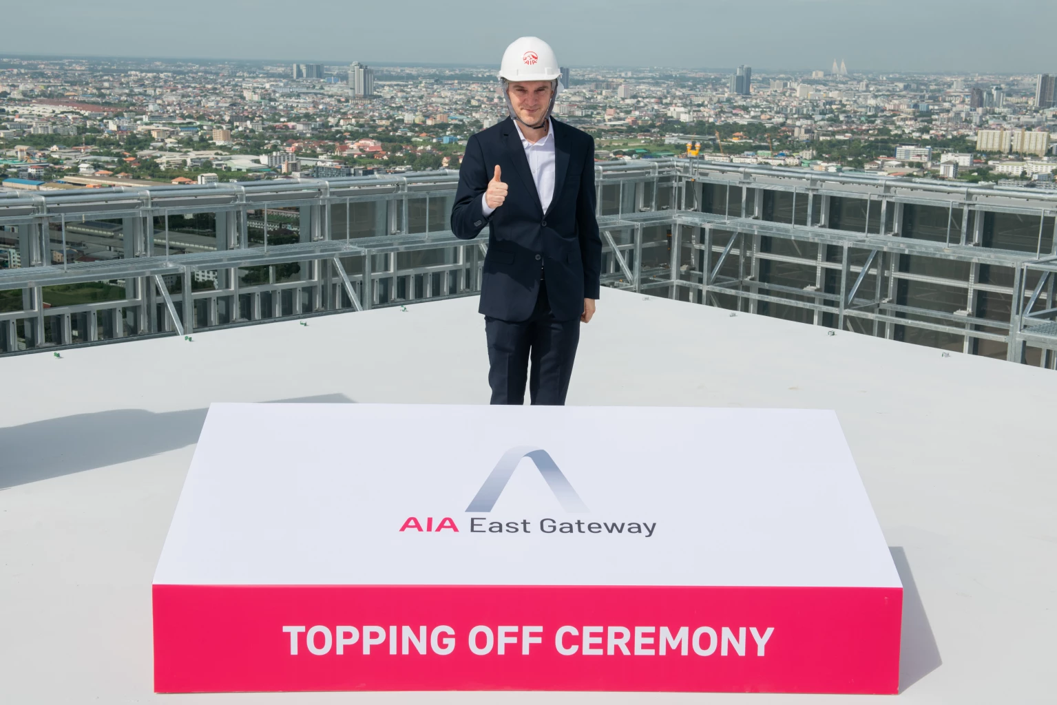 AIA Thailand holds a topping off ceremony to mark the completion of AIA East Gateway