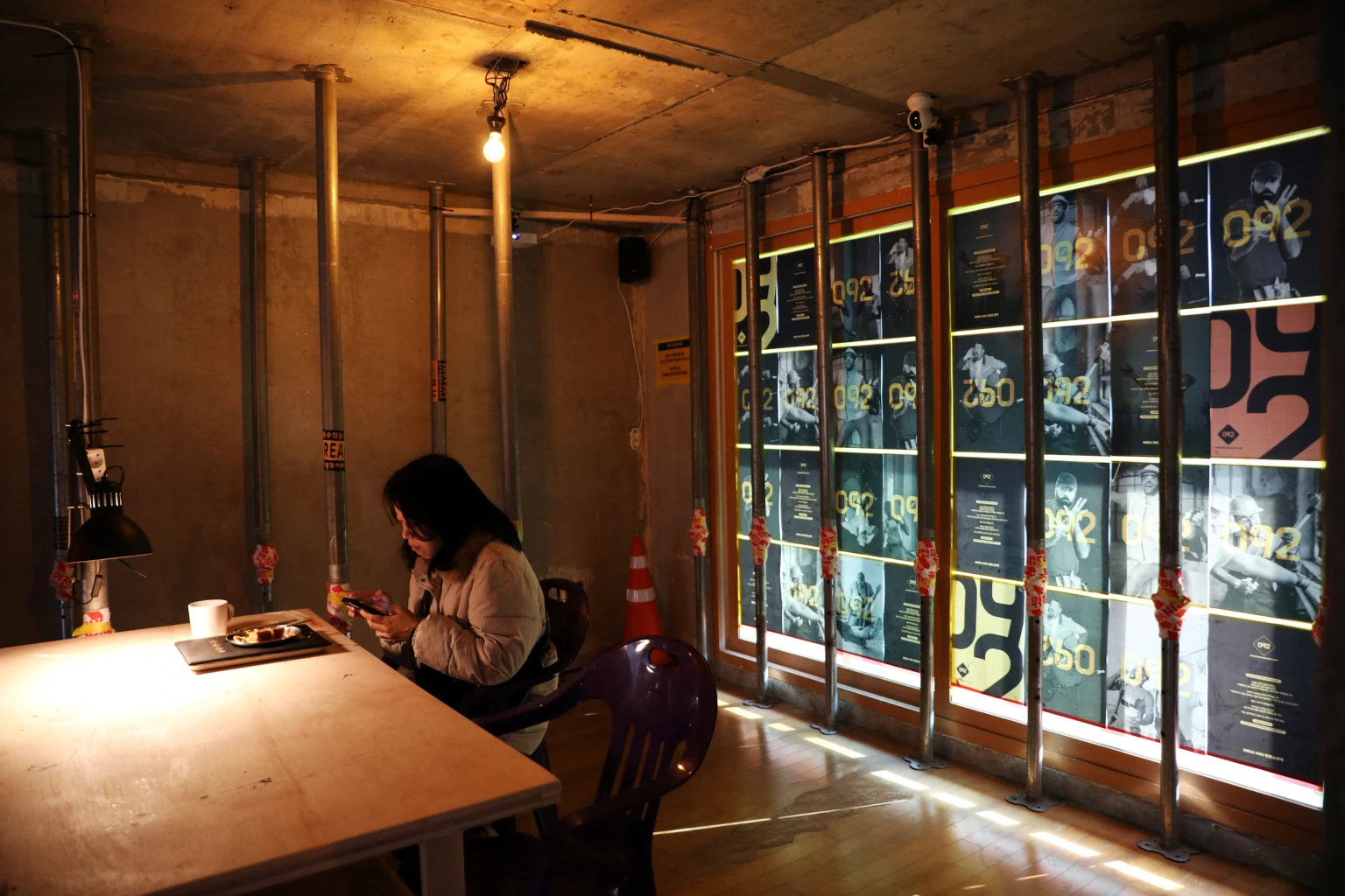A café that resembles construction site turns heads in Seoul
